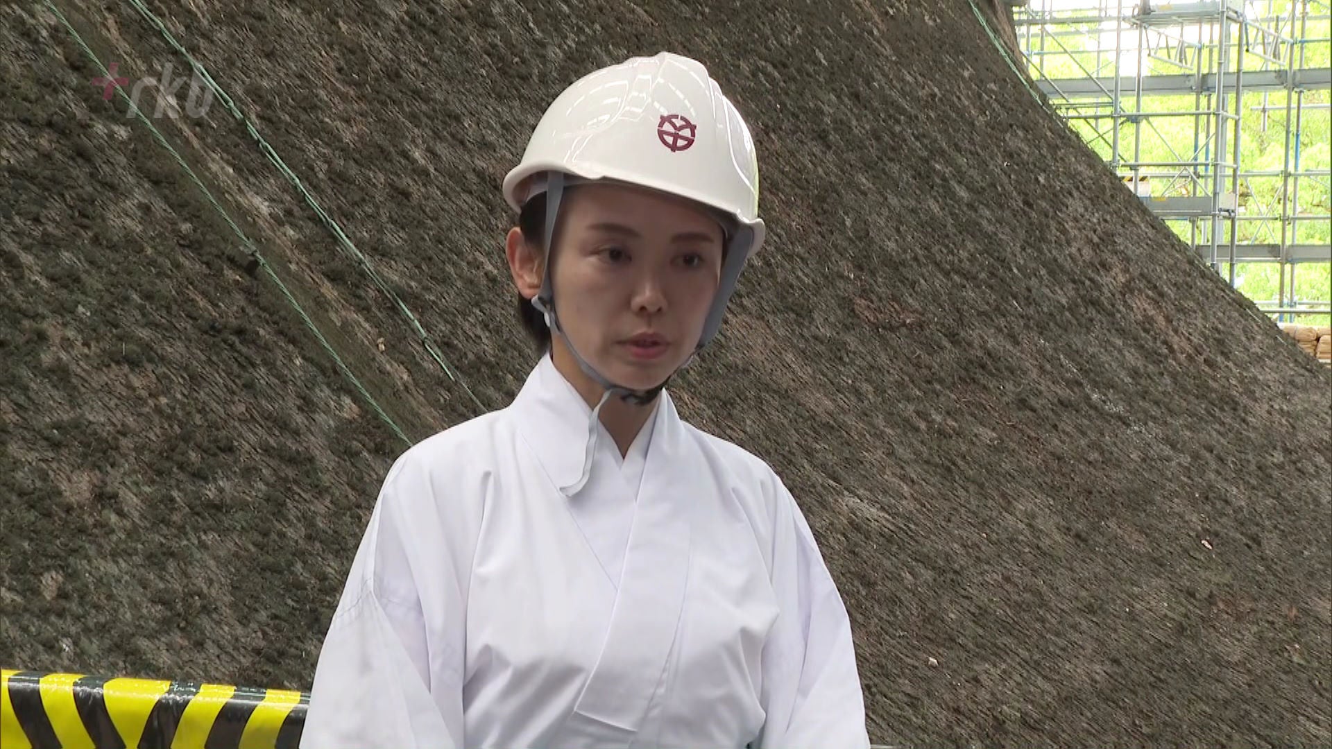 124年ぶりに太宰府天満宮「本殿」改修、屋根の“檜”の樹皮をはがす工事始まる - RKB毎日放送